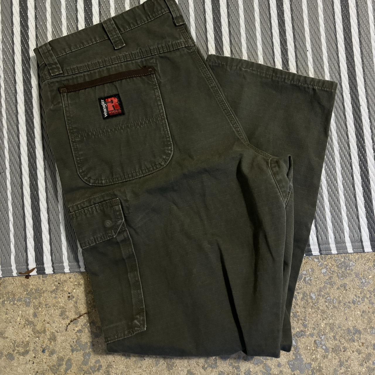 wrangler riggs cargo pants good condition size... - Depop