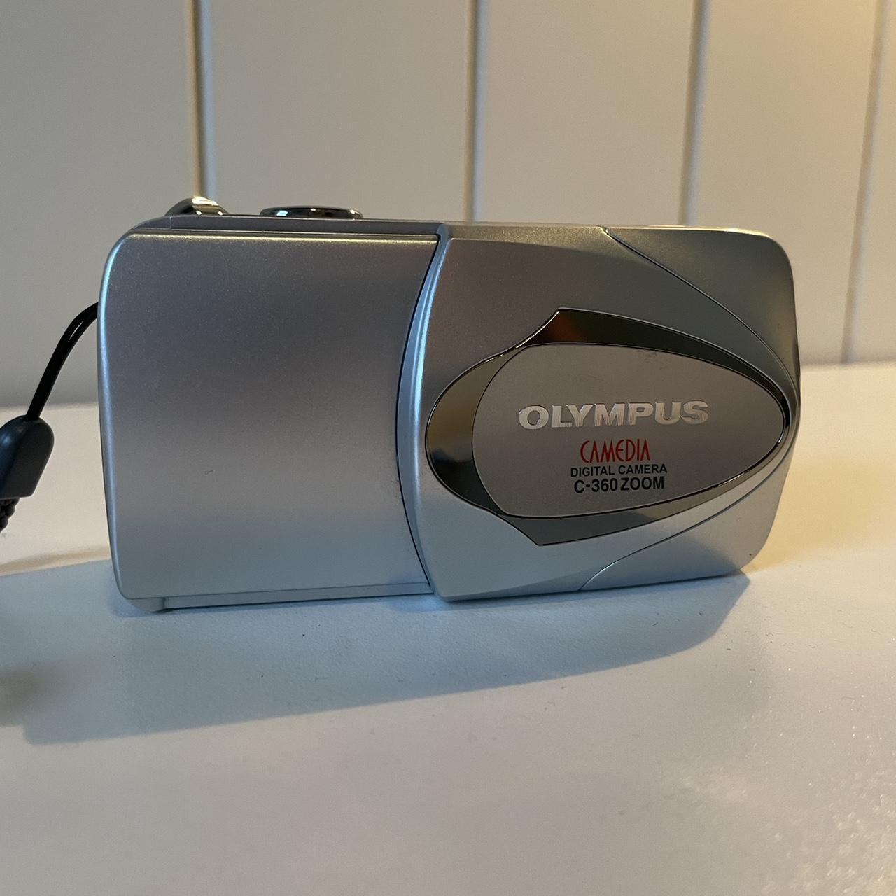 Olympus Camedia 2004 Digicam Great condition, takes... - Depop