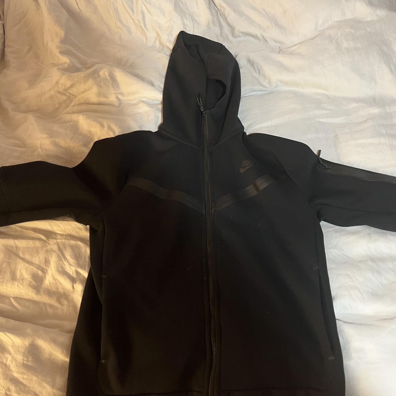 Large Black Nike Tech - Depop