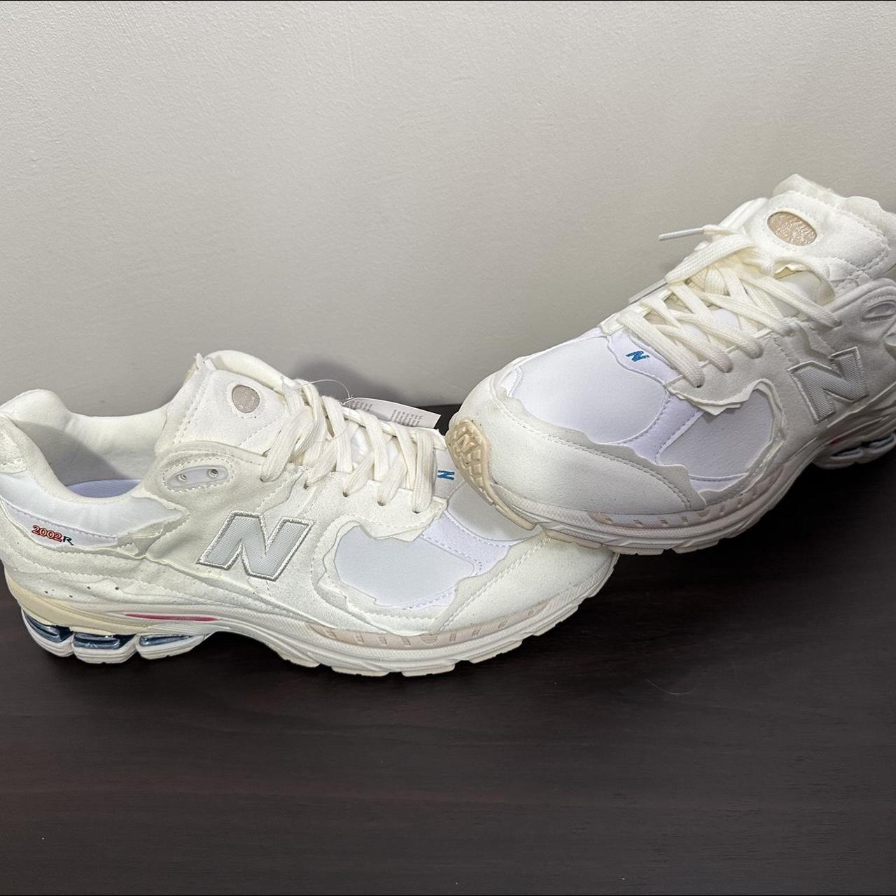 New Balance Men's White and Cream Trainers | Depop