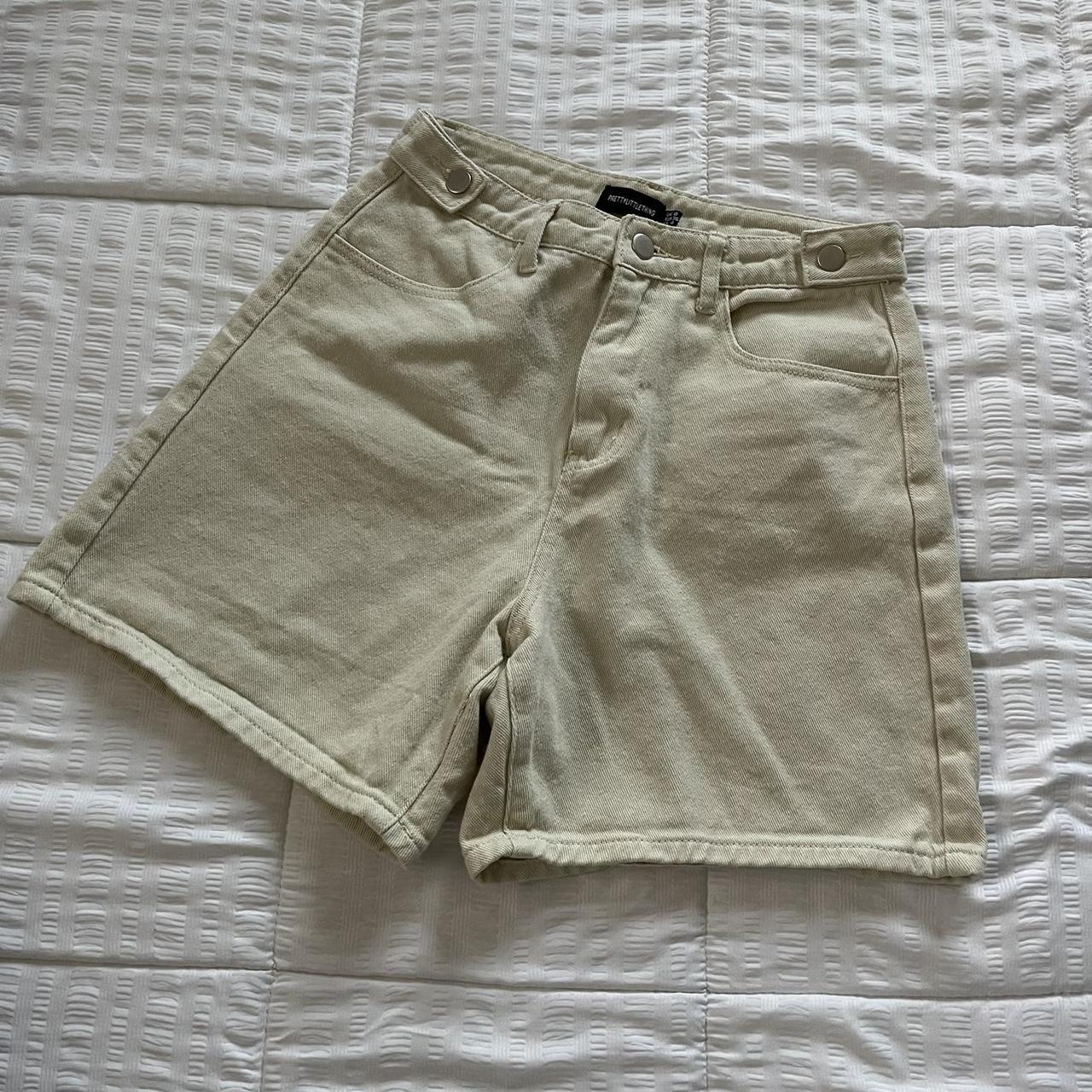 Pretty Little Thing Shorts🎀 • size 4 • high waisted - Depop