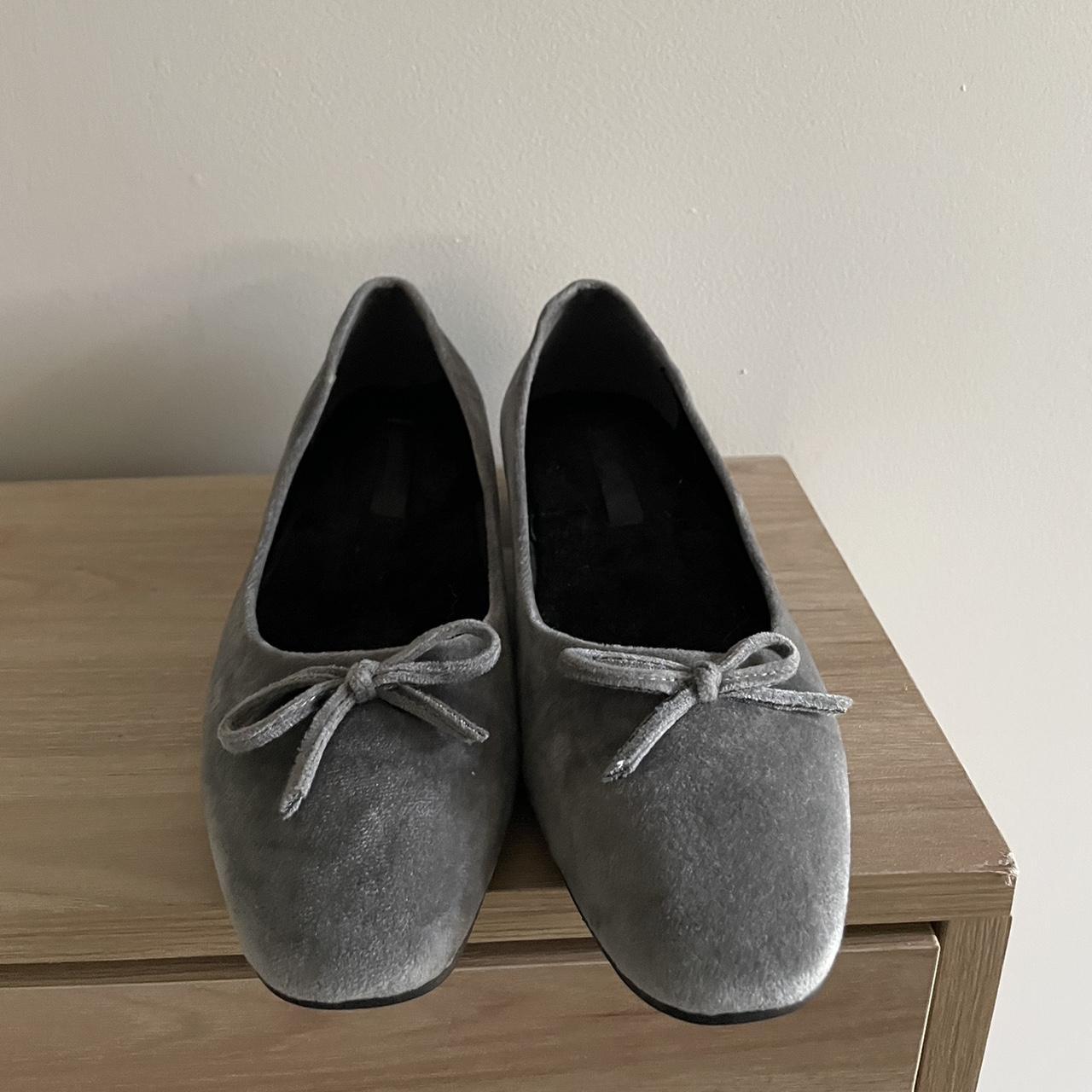 Grey velvet ballet flats - Depop