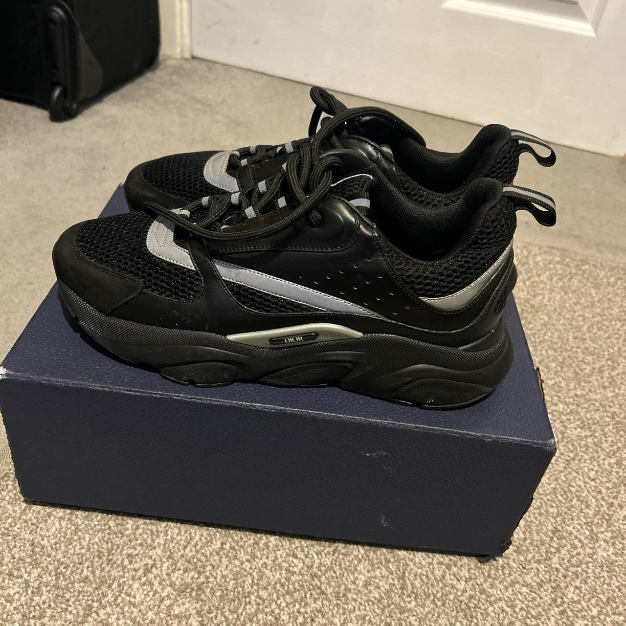 Dior B22’s worn 4 times box abit damaged - Depop