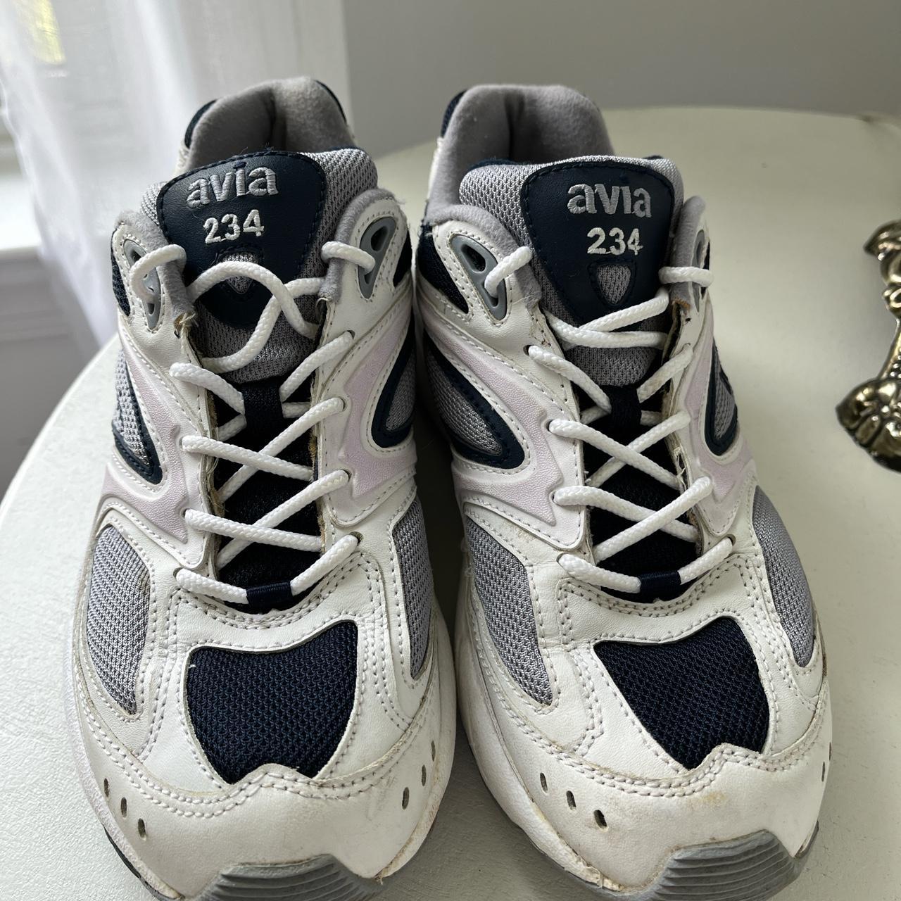 Avia Women's White and Navy Trainers | Depop