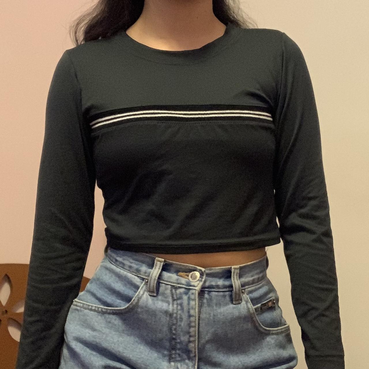Dark grey long sleeve crop top with stripe Size M - Depop