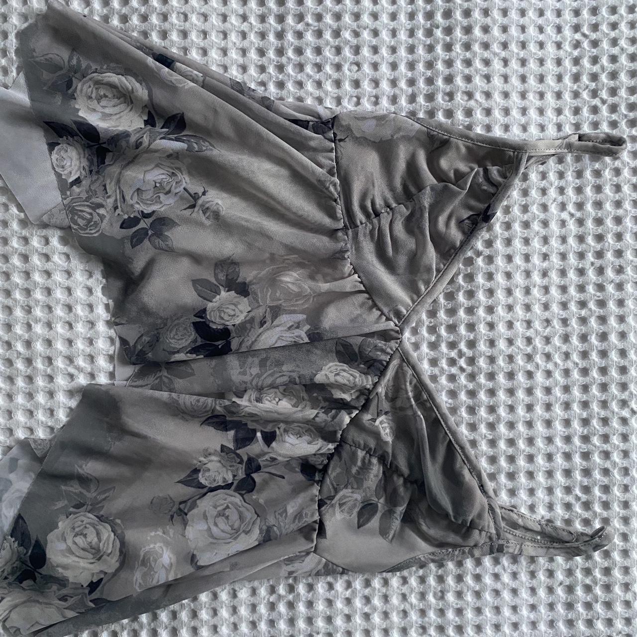 Grey and white floral lace flowy top Brand new- Supré! - Depop