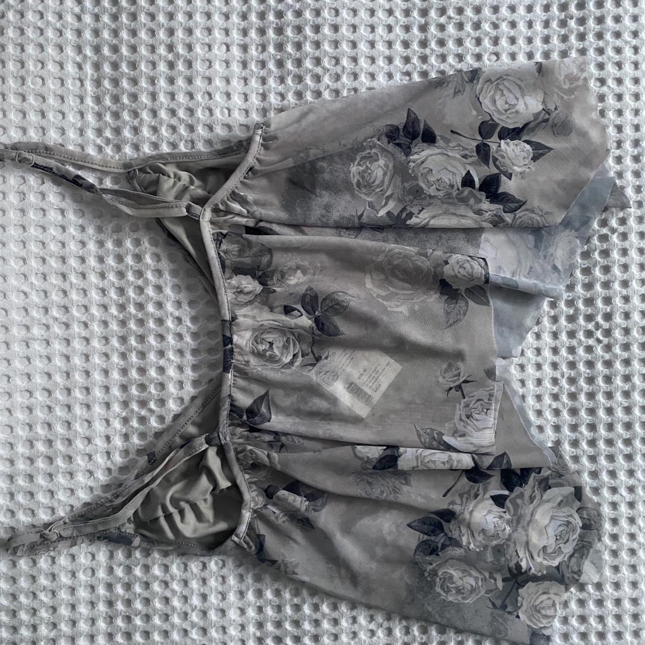 Grey and white floral lace flowy top Brand new- Supré! - Depop