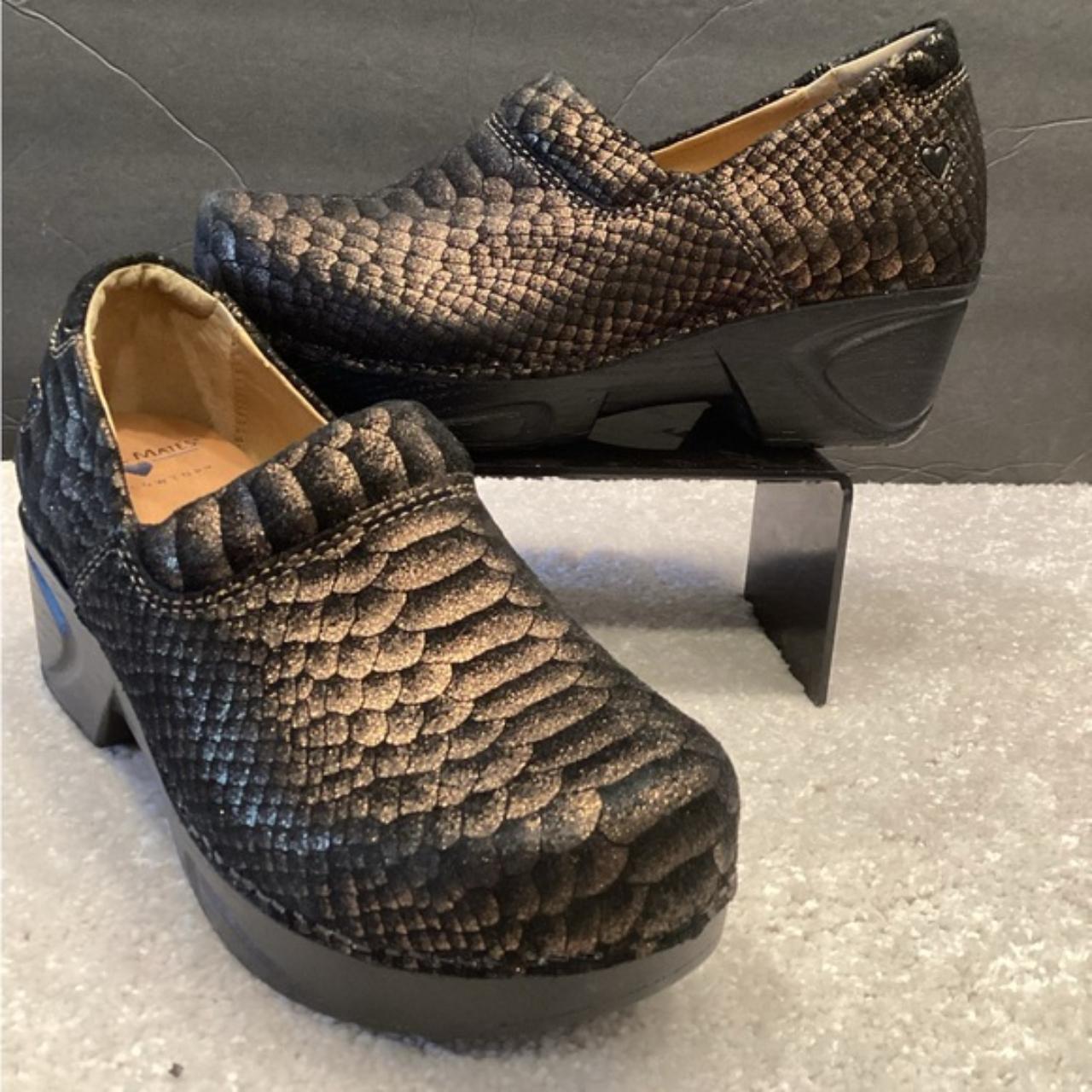 Nurse Mates Chloe back copper metallic clogs size... - Depop