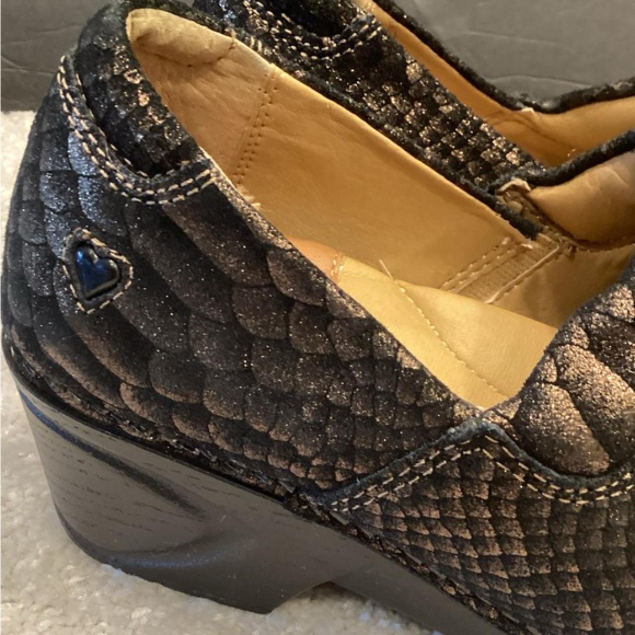 Nurse Mates Chloe back copper metallic clogs size... - Depop