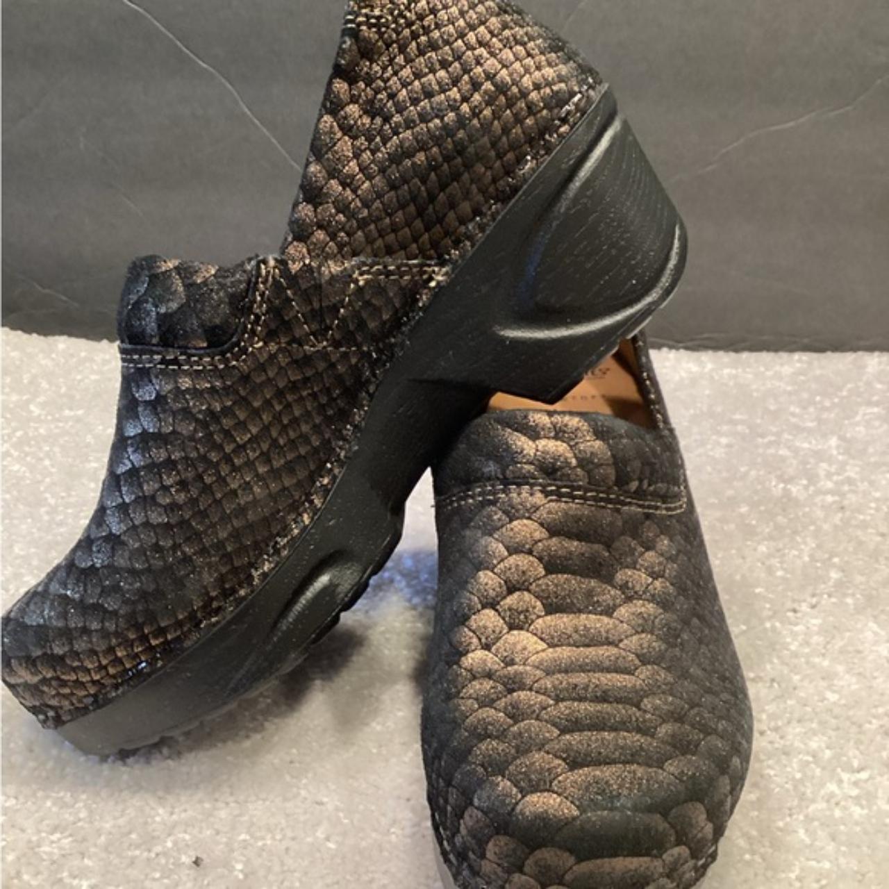 Nurse Mates Chloe back copper metallic clogs size... - Depop