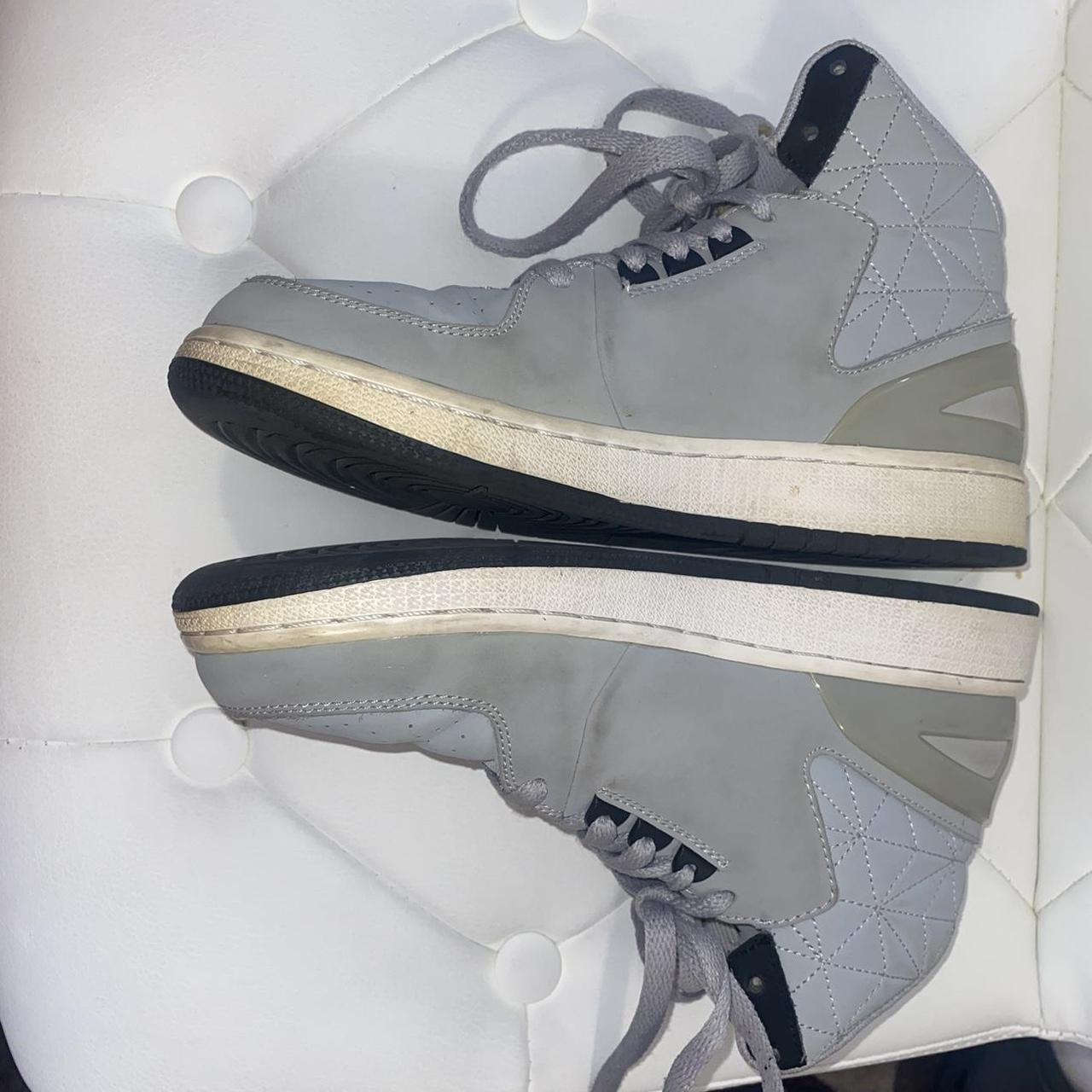 Such a nice pair of classic light grey Jordan’s.... - Depop