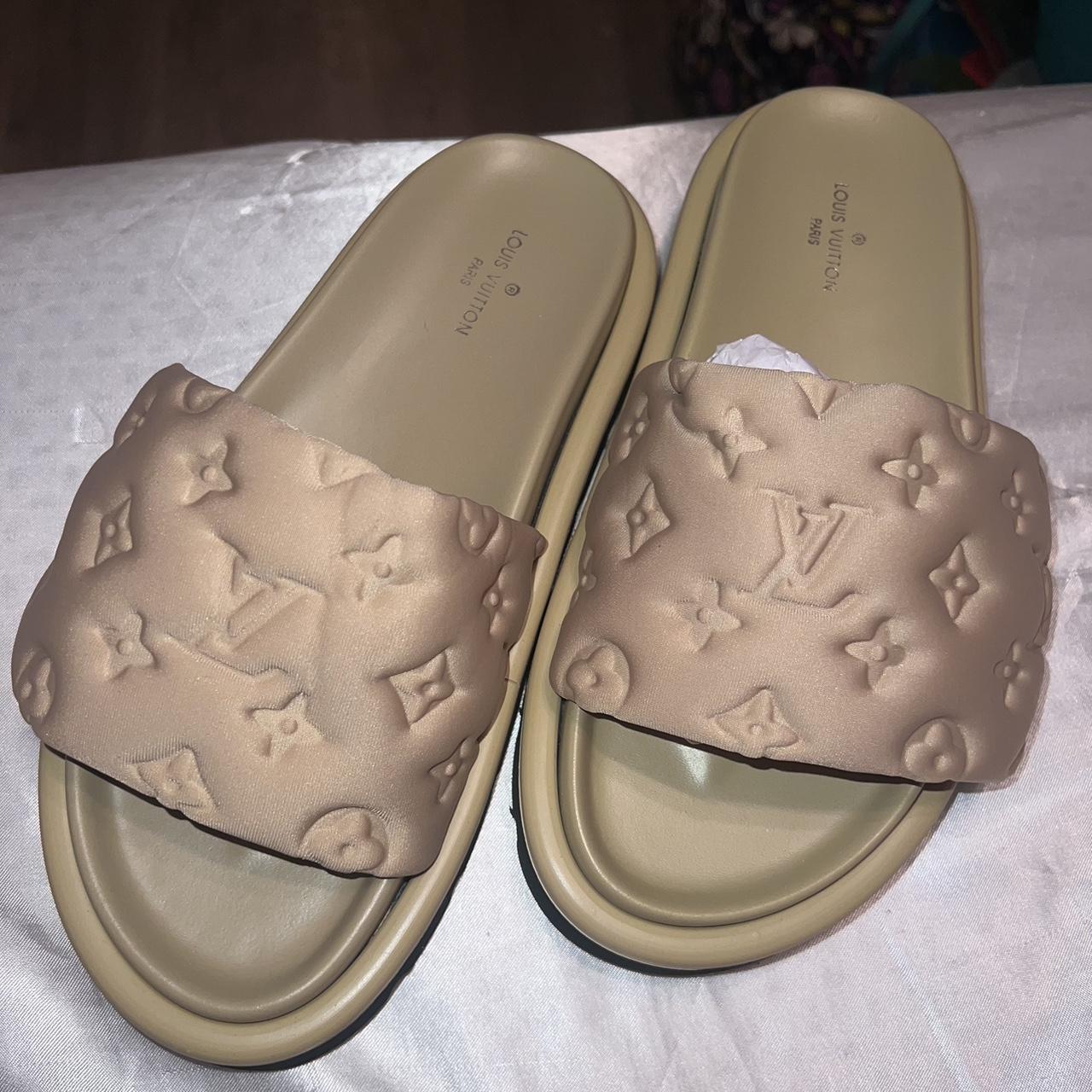 Tan Pool Pillow Comfort Mule LV Slides🥰 Size 7 can... - Depop