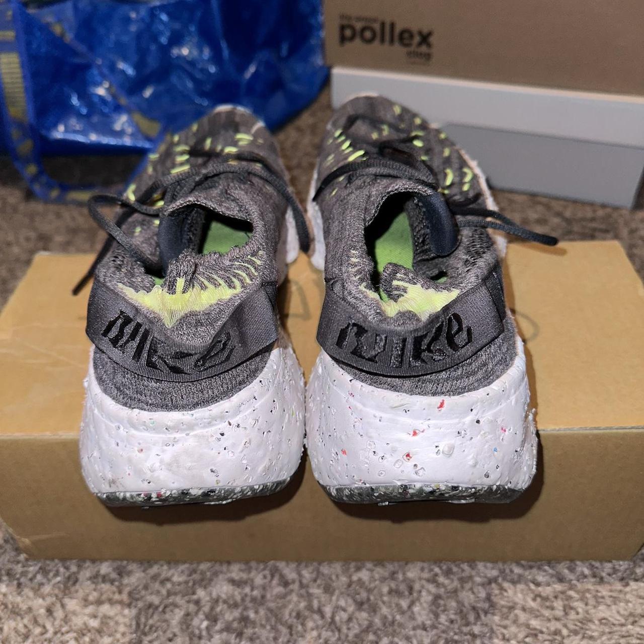 Nike Men's Grey and Green Trainers | Depop