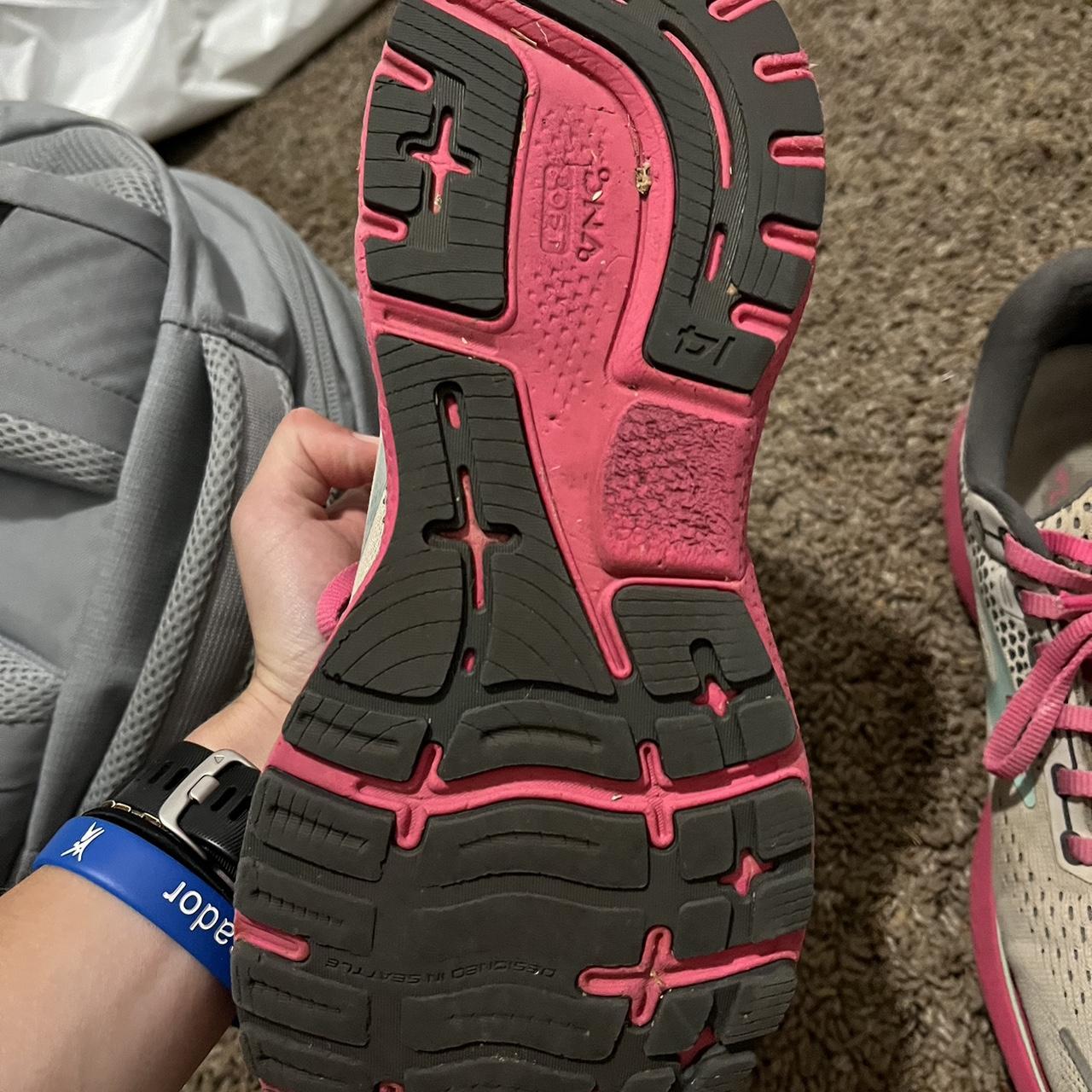 Brooks Women's Pink and Cream Trainers | Depop