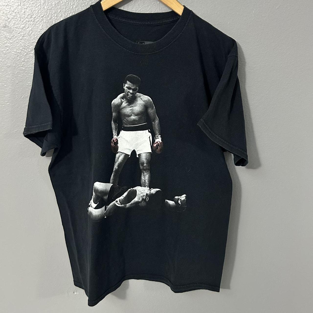 Muhammad ali graphic tee •$10 •L •No Flaws •SEND... - Depop