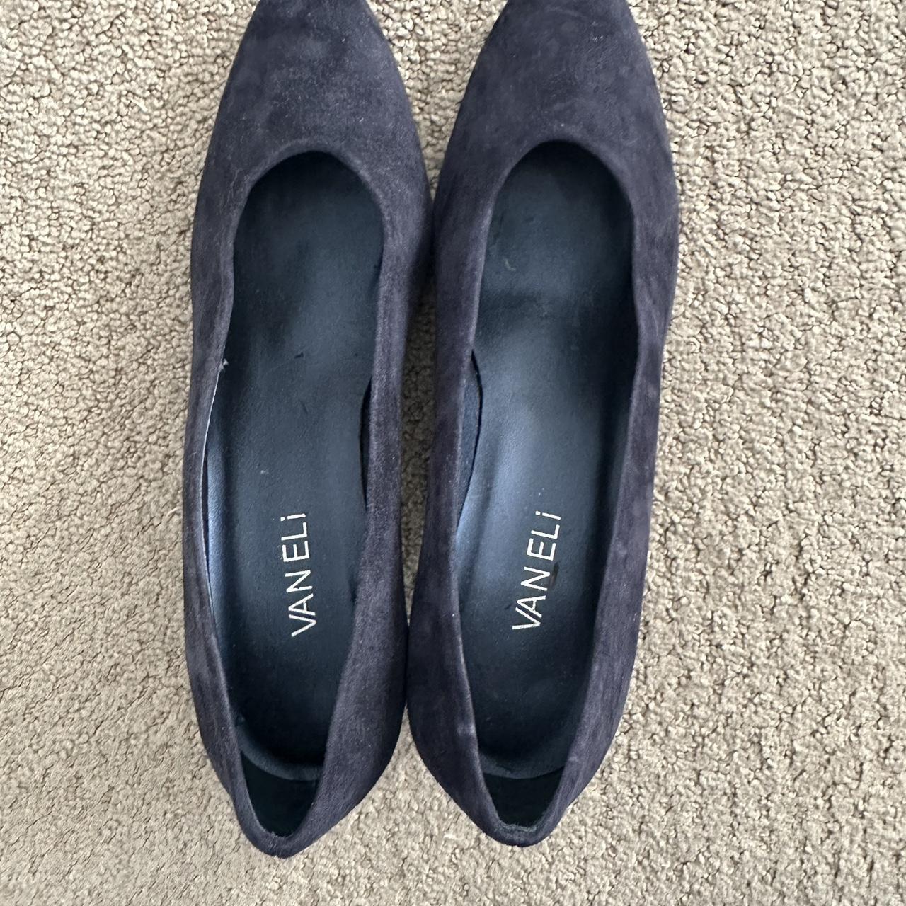 Vaneli Suede pumps, navy size 8 | Depop