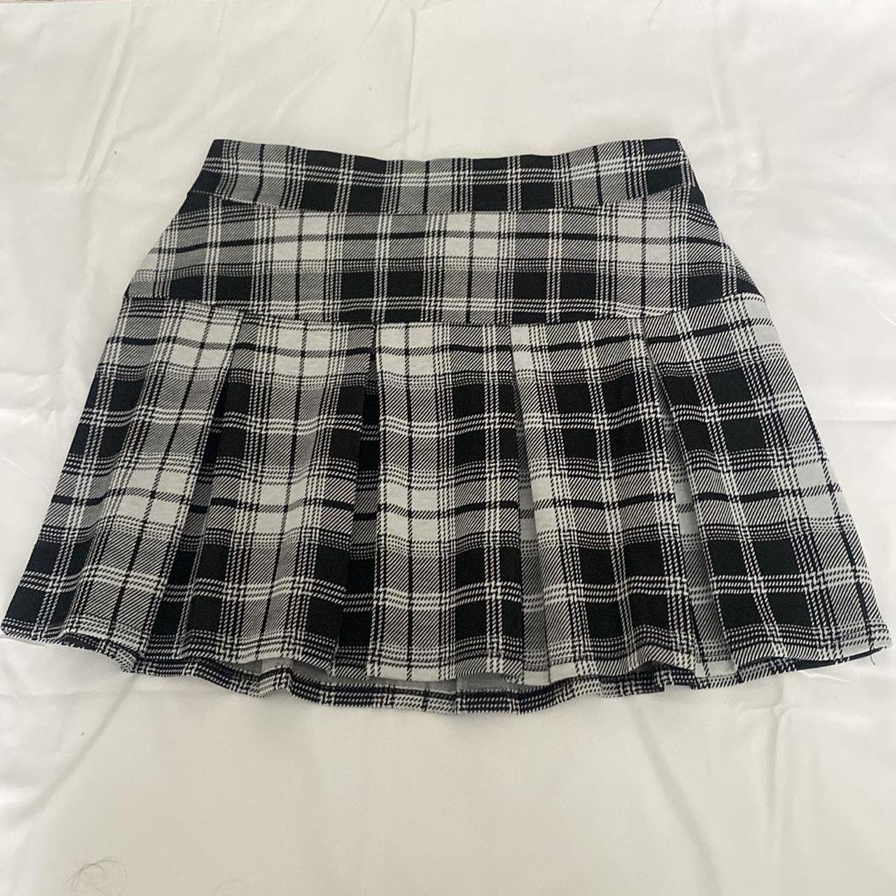 Derek Heart Women's Black and White Skirt | Depop