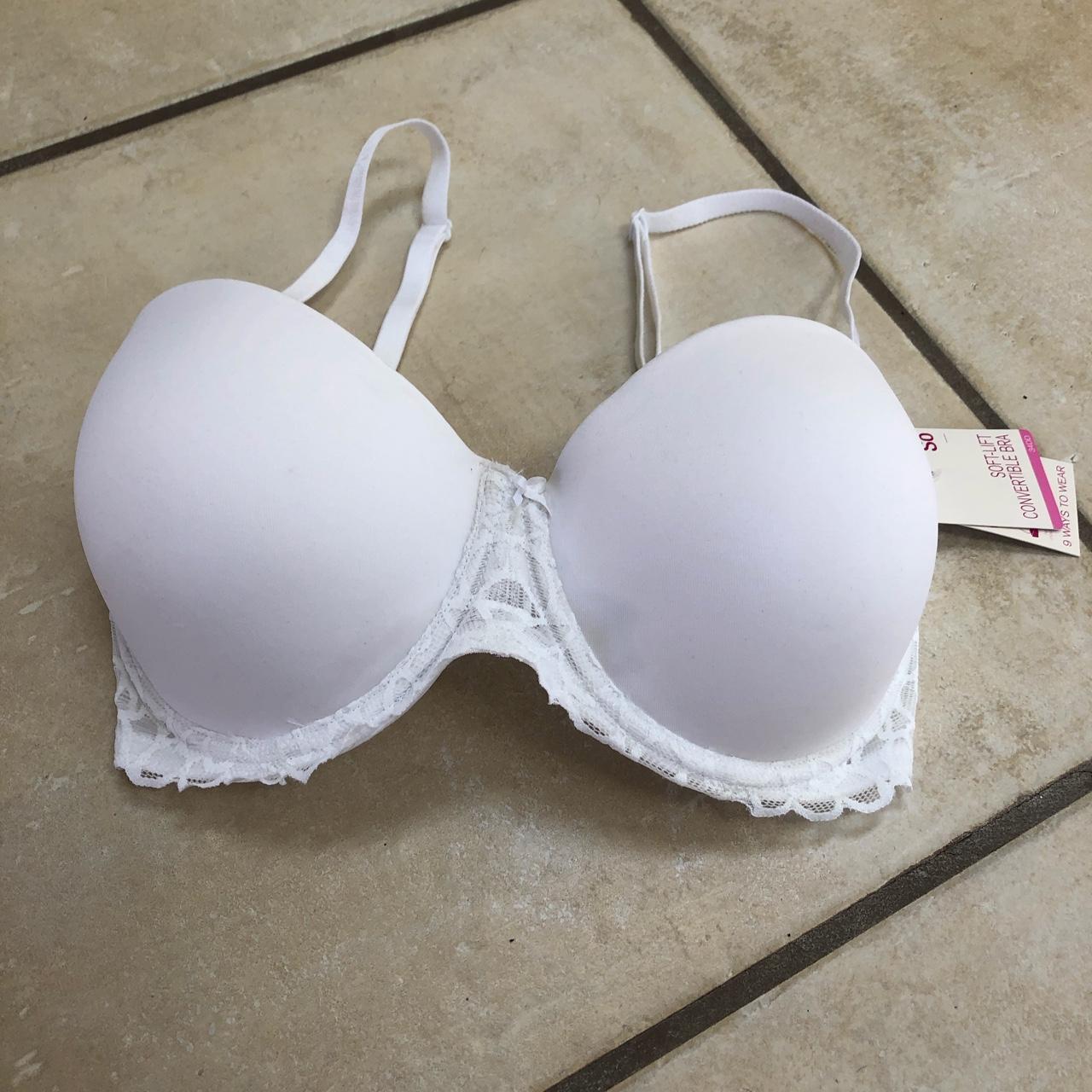 SO (Kohls brand) 34DD new white bra. Still has... - Depop