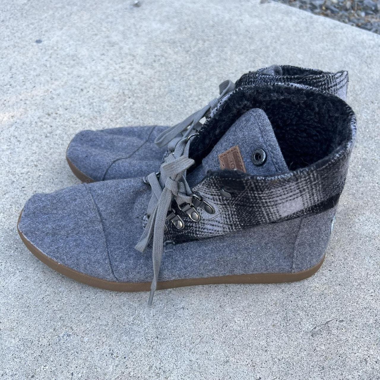 TOMS boot shoes In really great condition, just need... | Depop