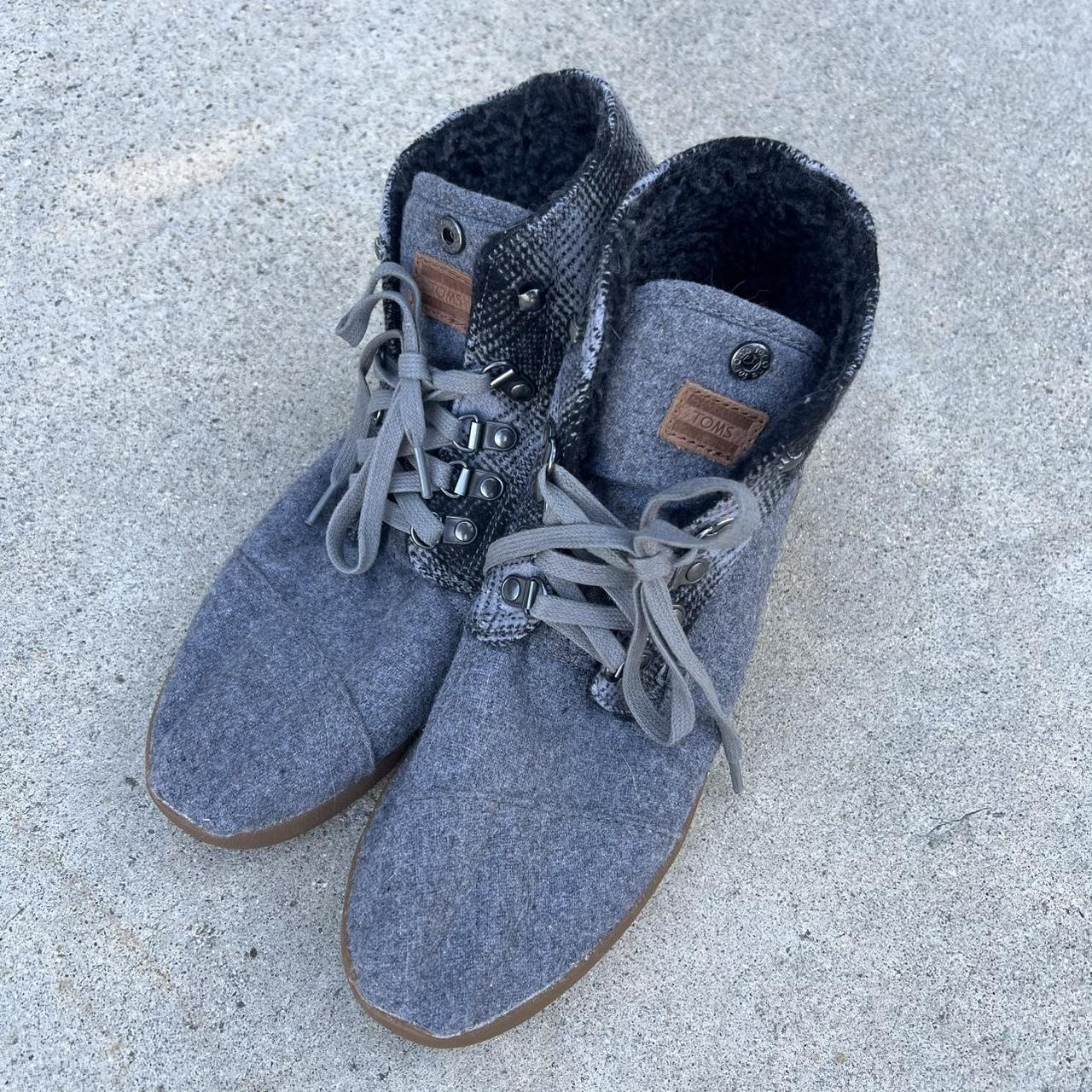 TOMS boot shoes In really great condition, just need... | Depop
