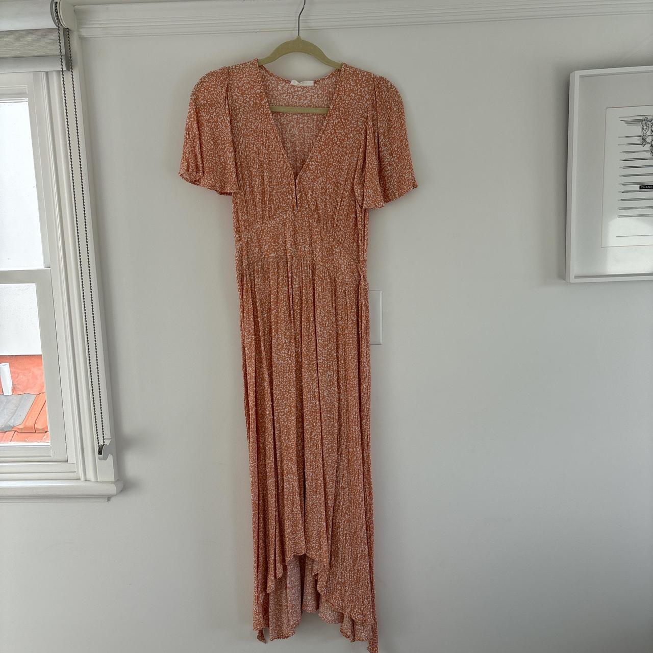 Kivari Evie Peach Dotted Resort Midi Dress Great... - Depop