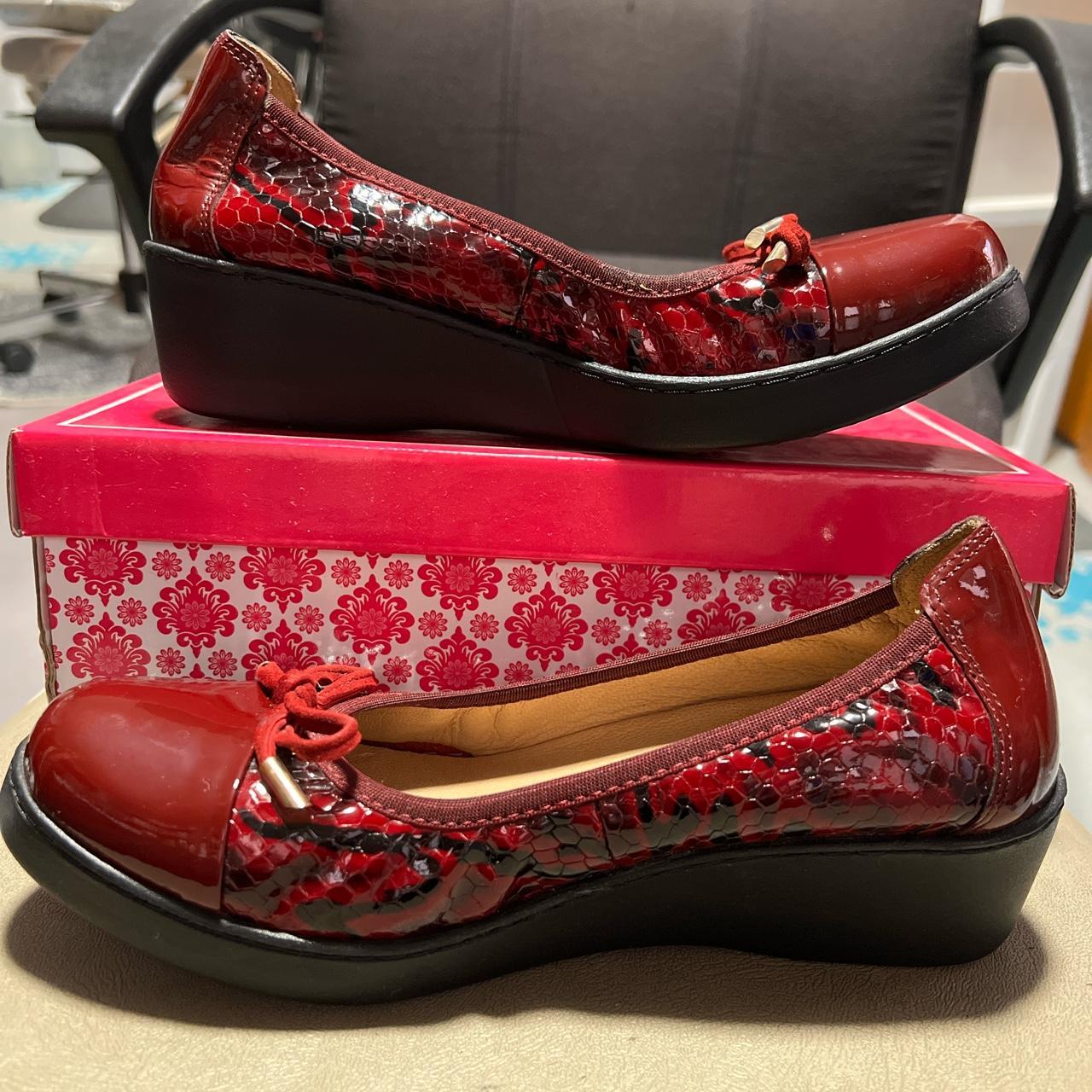 Spring Step Women's Burgundy and Black Loafers | Depop