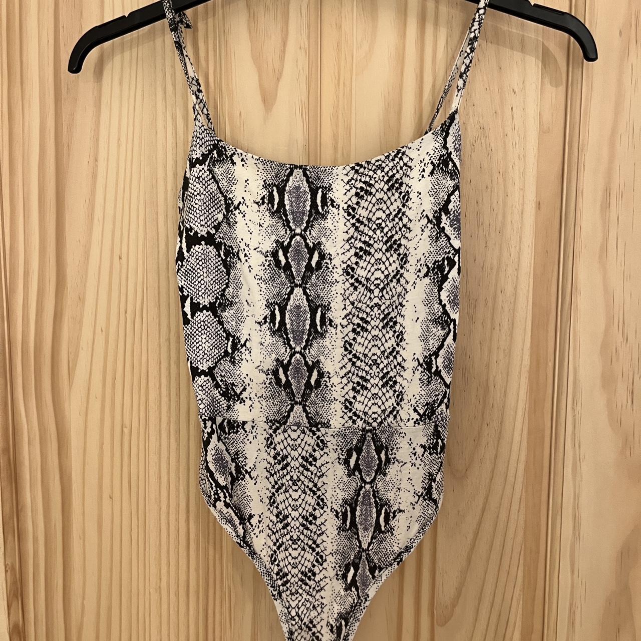 Snake-print bodysuit - Depop