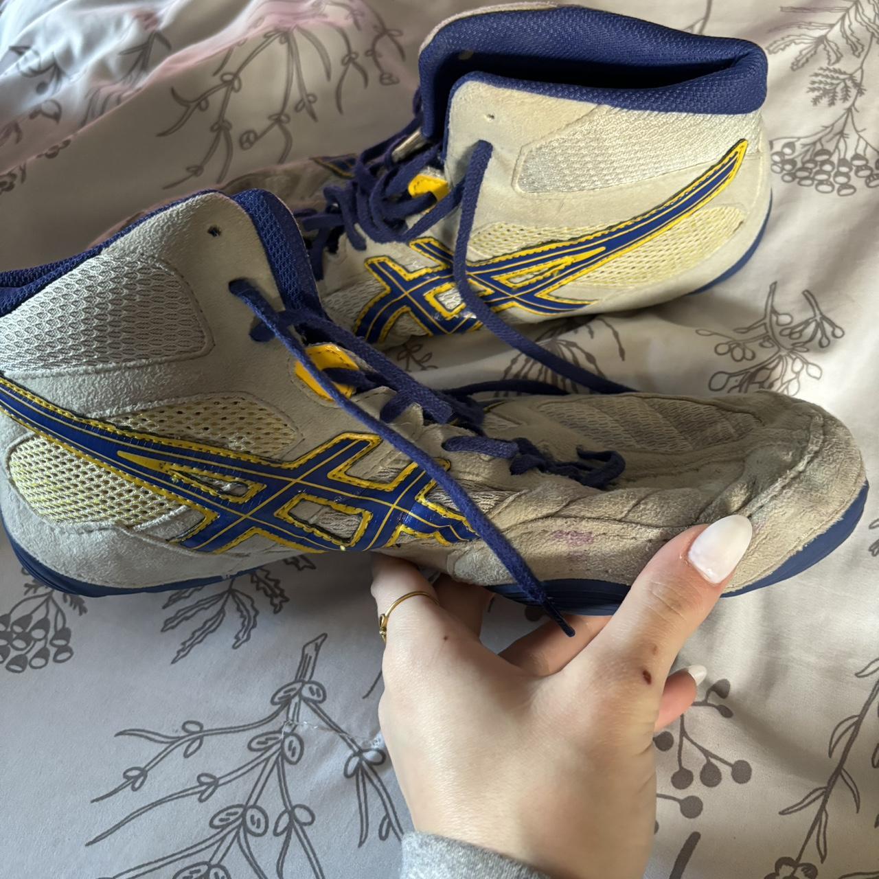Wrestling shoes worn but loved size 10 1/2 - Depop