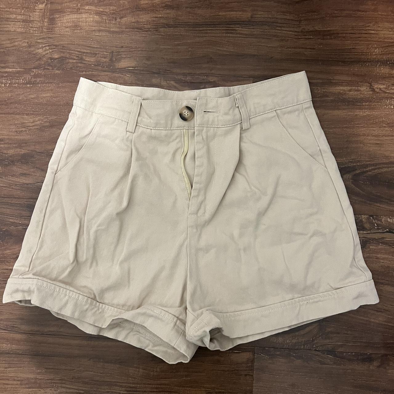 Women's Cream Shorts | Depop