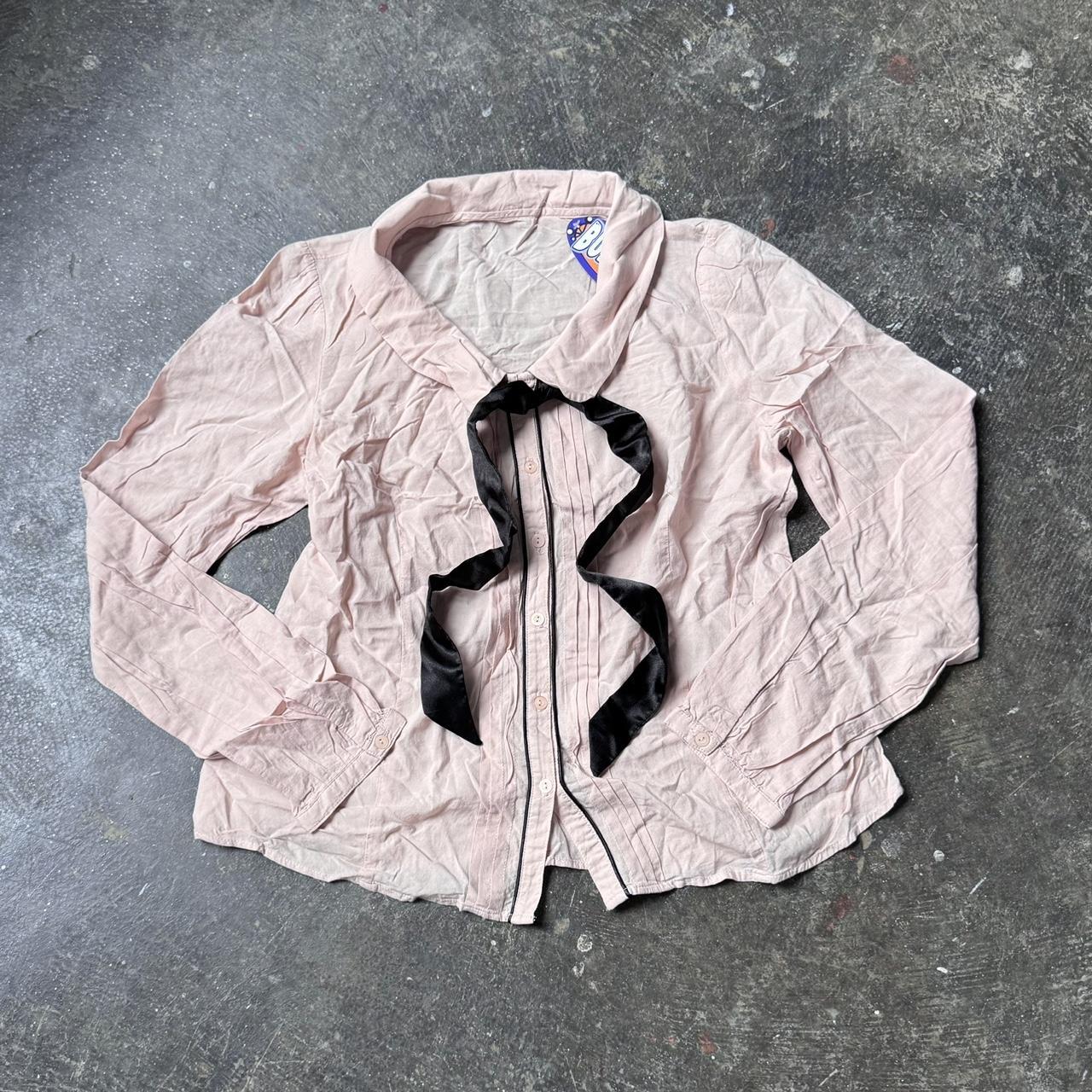 ☾⋆｡𖦹 ° peachy blouse with black bow ☾⋆｡𖦹 ° ... - Depop