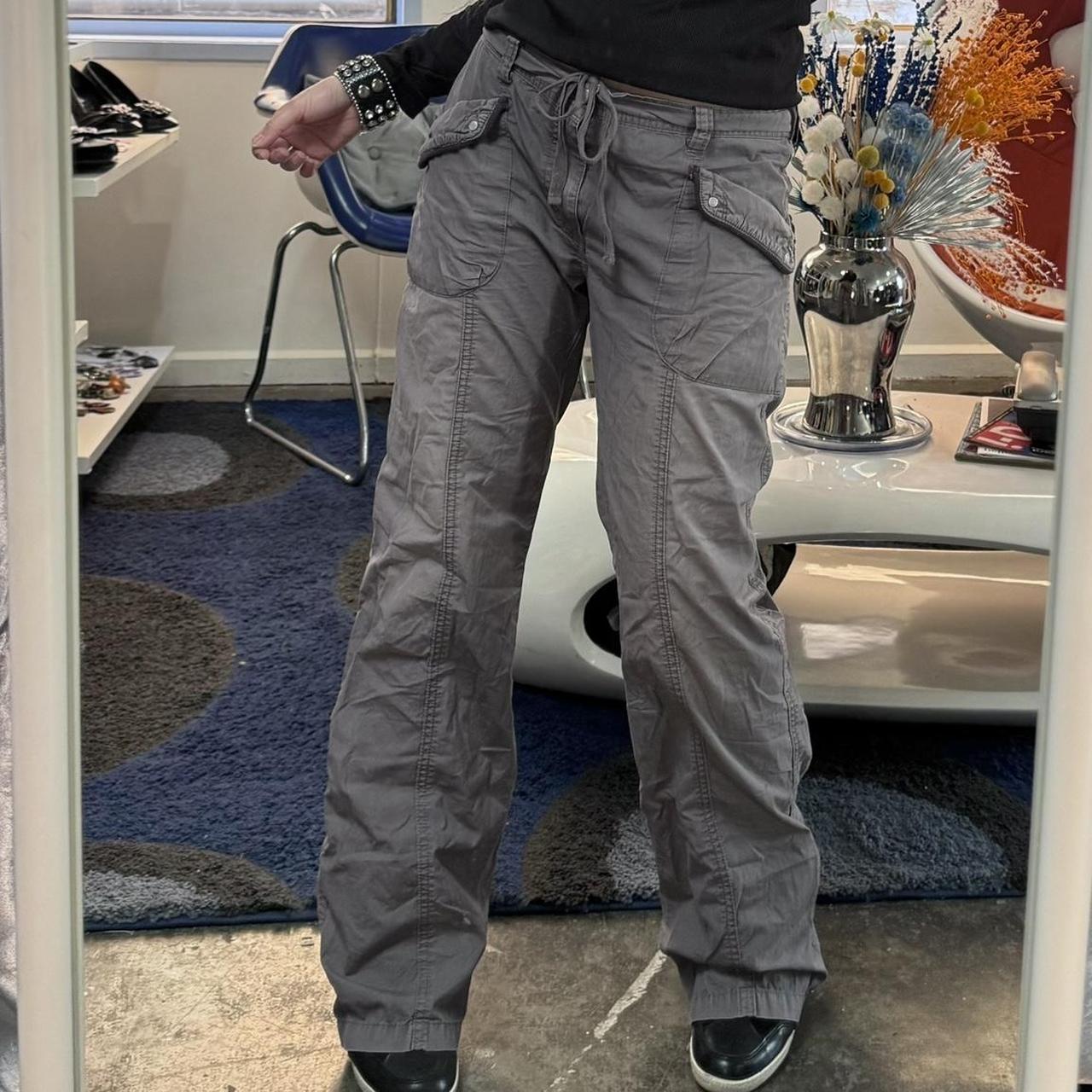 ☾⋆｡𖦹 ° y2k purple-grey low rise cargo pants ☾⋆｡𖦹... - Depop