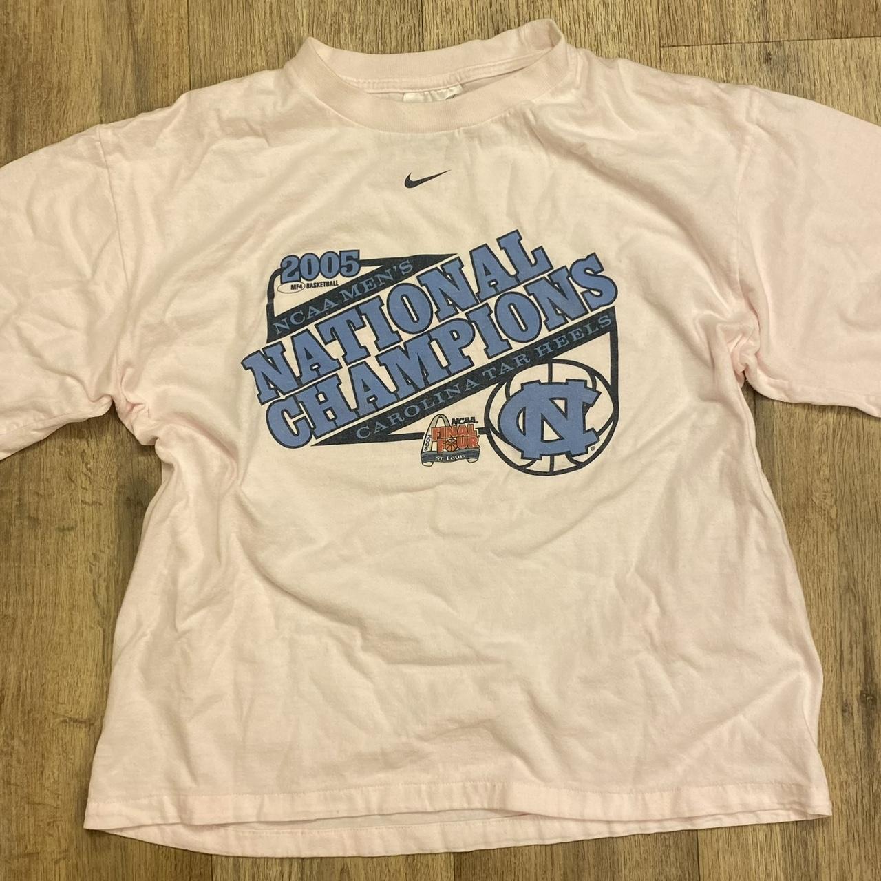 Center Swoosh Nike Carolina Tar Heel Tee #Nike #Y2K... - Depop