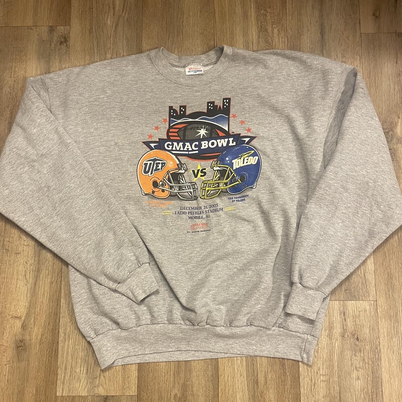 Y2K College Pull Over - Depop