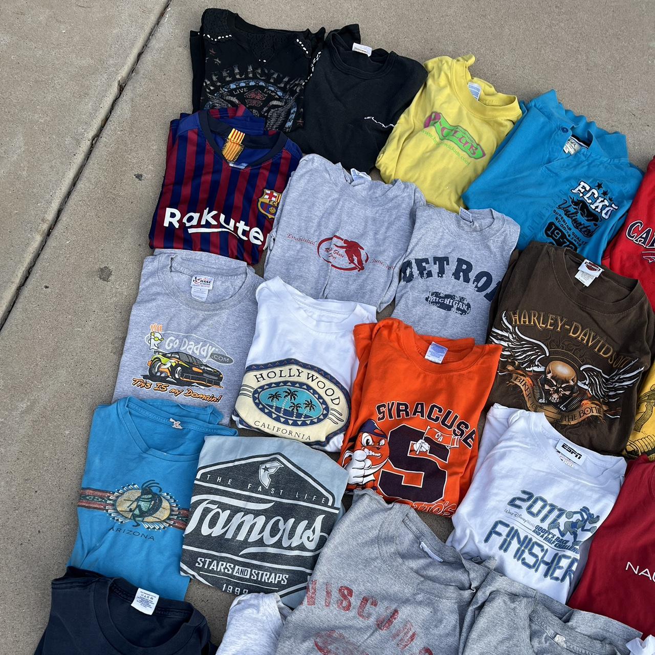 10 DOLLAR TEES 1 for 10, 2 for 15, 3 for 20 message... - Depop