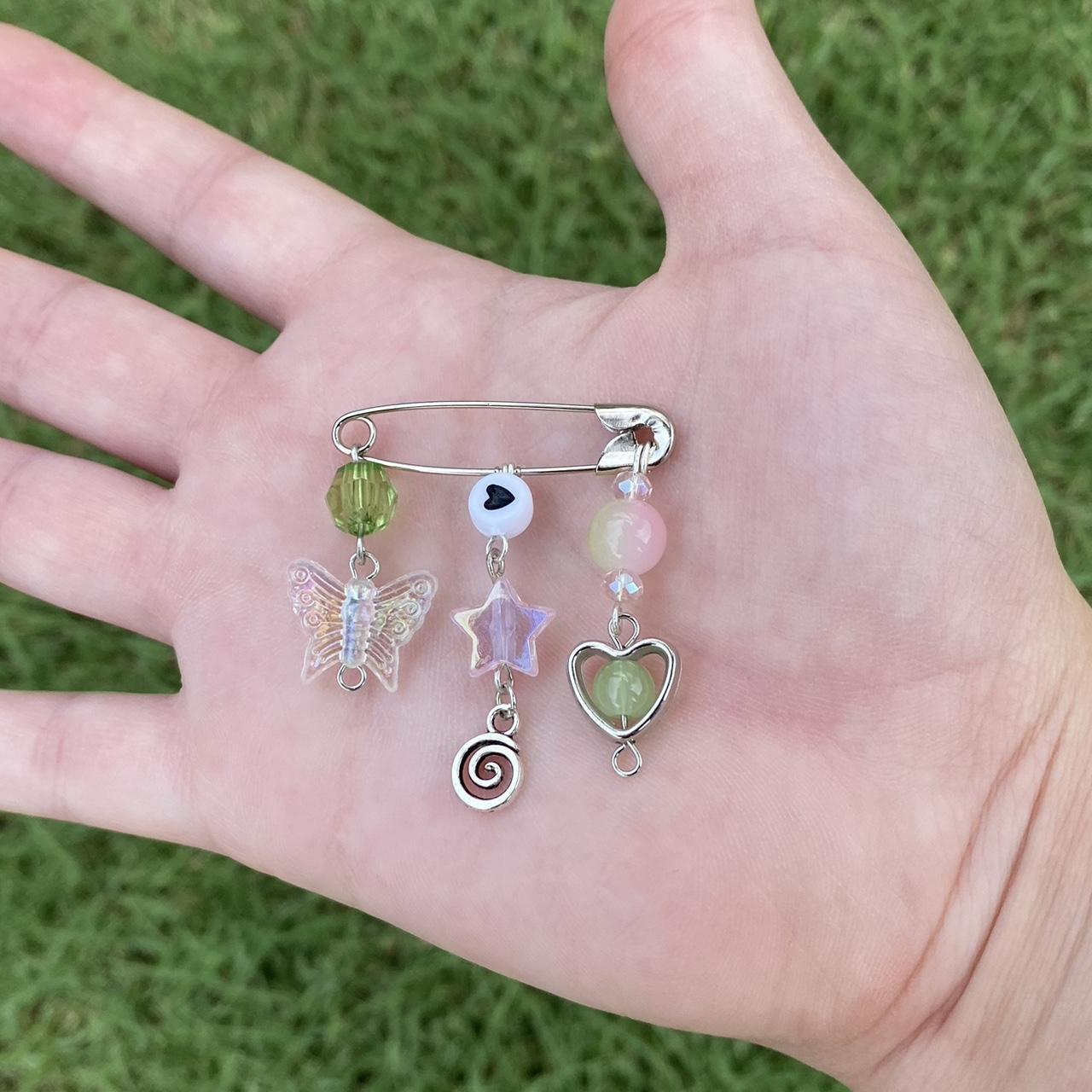 SAFETY PIN BAG CLIP 🌸🥝 Clip is handmade and very... - Depop