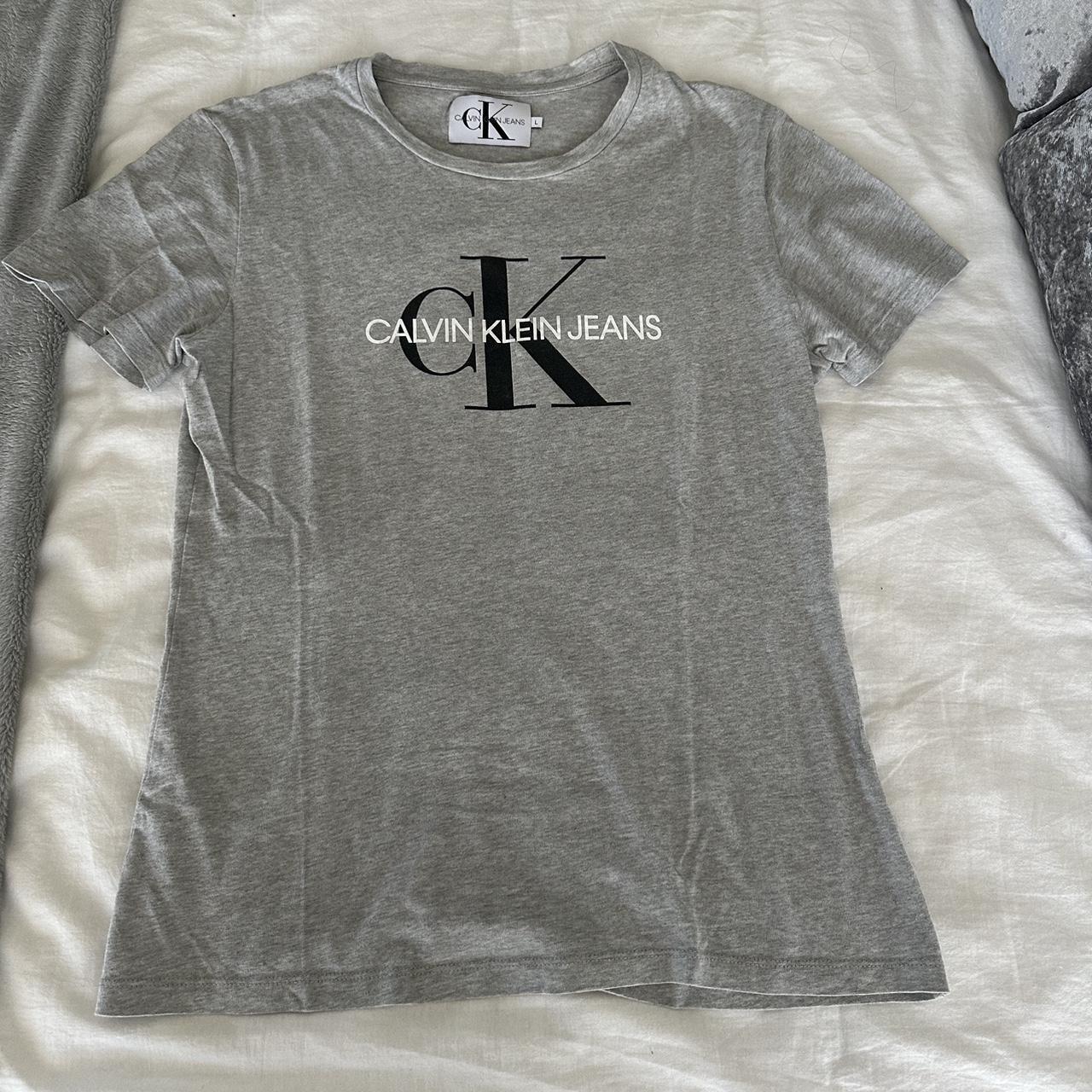 Calvin Klein Women's Grey T-shirt | Depop
