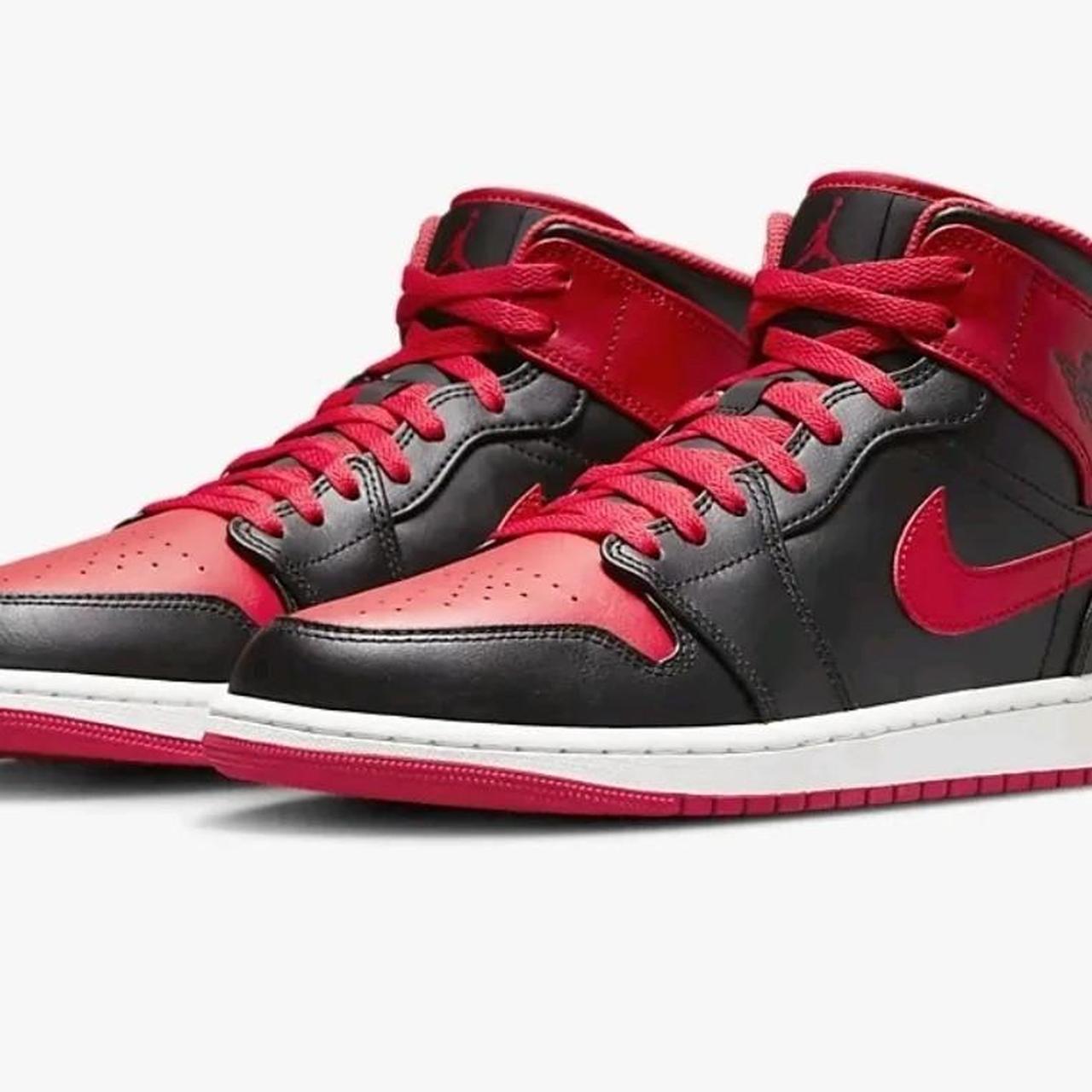 Nike Men's Black and Red Trainers | Depop