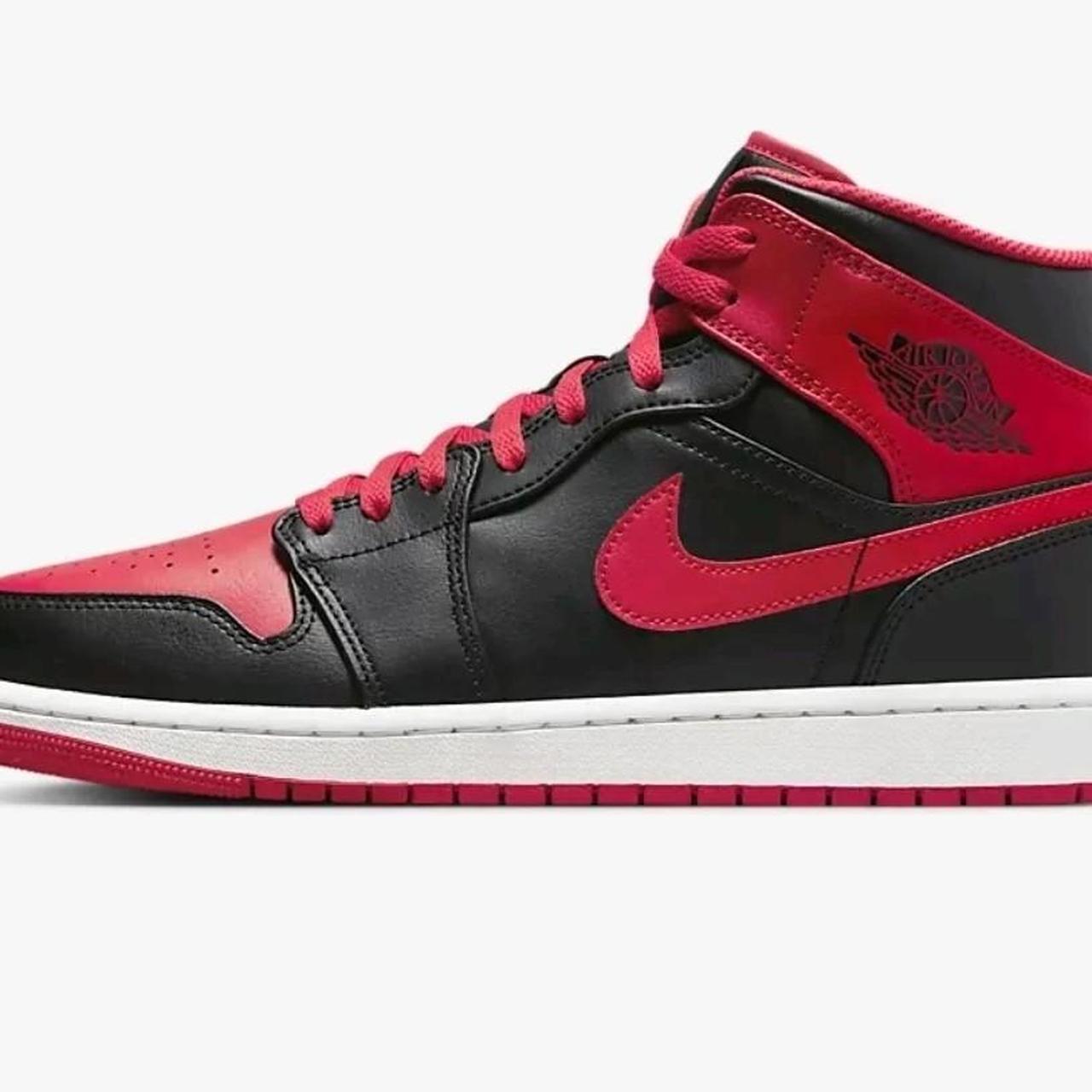 Nike Men's Black and Red Trainers | Depop