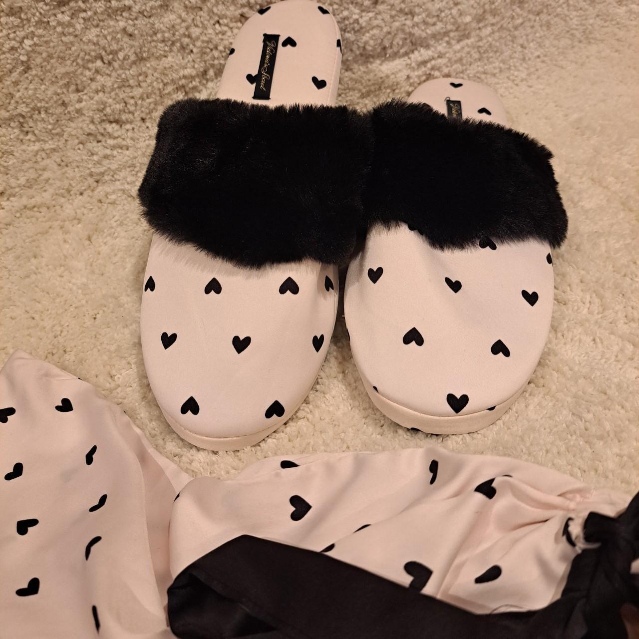 Victoria's Secret Ladies Slippers BNWOT comes with... - Depop