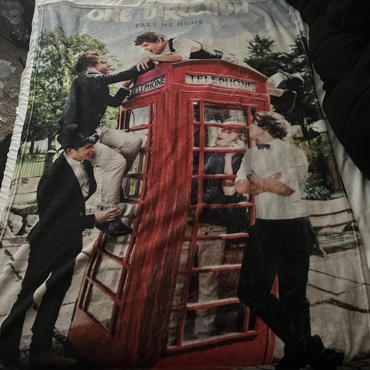 one direction blanket it’s a good size my bed is a... - Depop