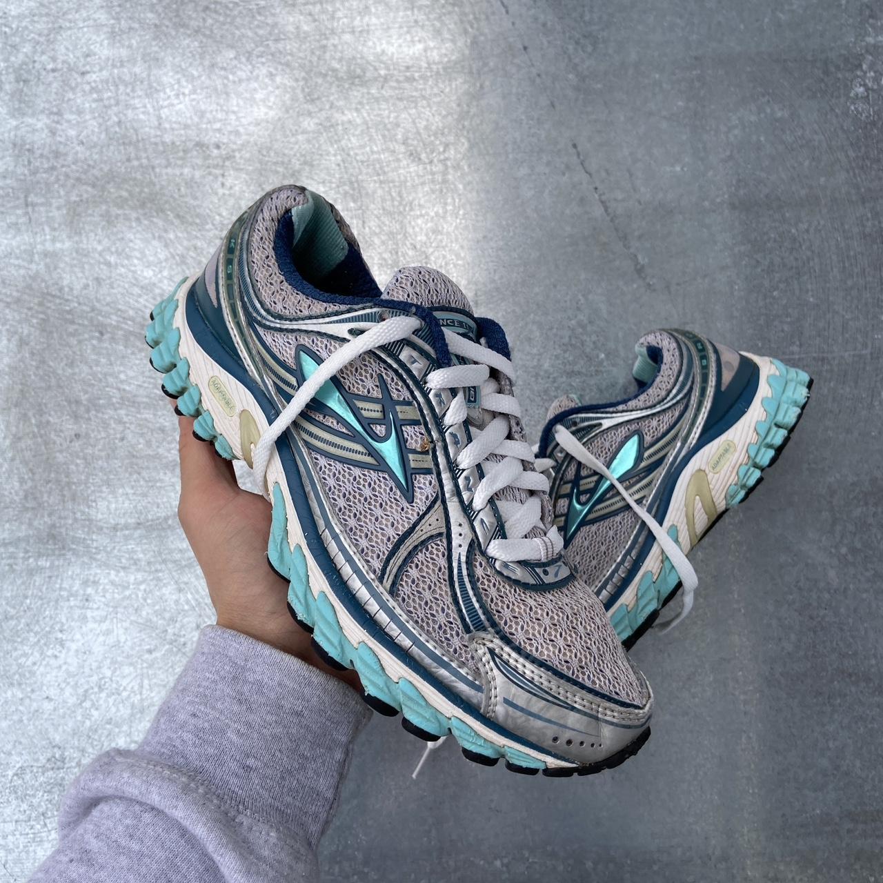 Brooks Women's White and Grey Trainers | Depop