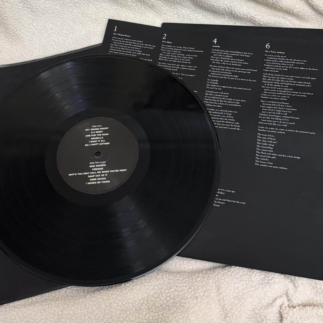 Arctic monkeys AM vinyl Played a couple of times... - Depop