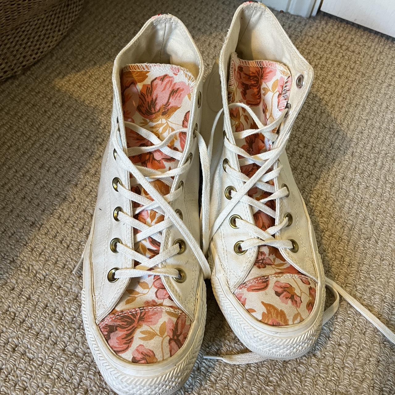 Retro flower pattern converse Only worn like twice... | Depop