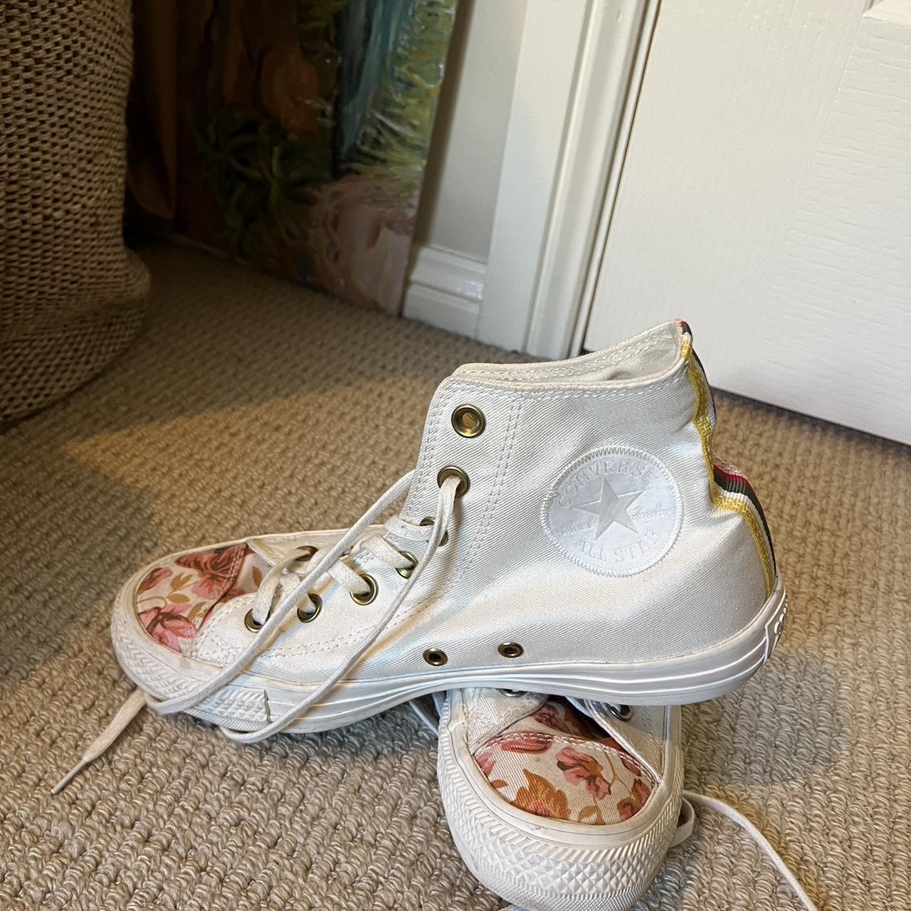 Retro flower pattern converse Only worn like twice... | Depop