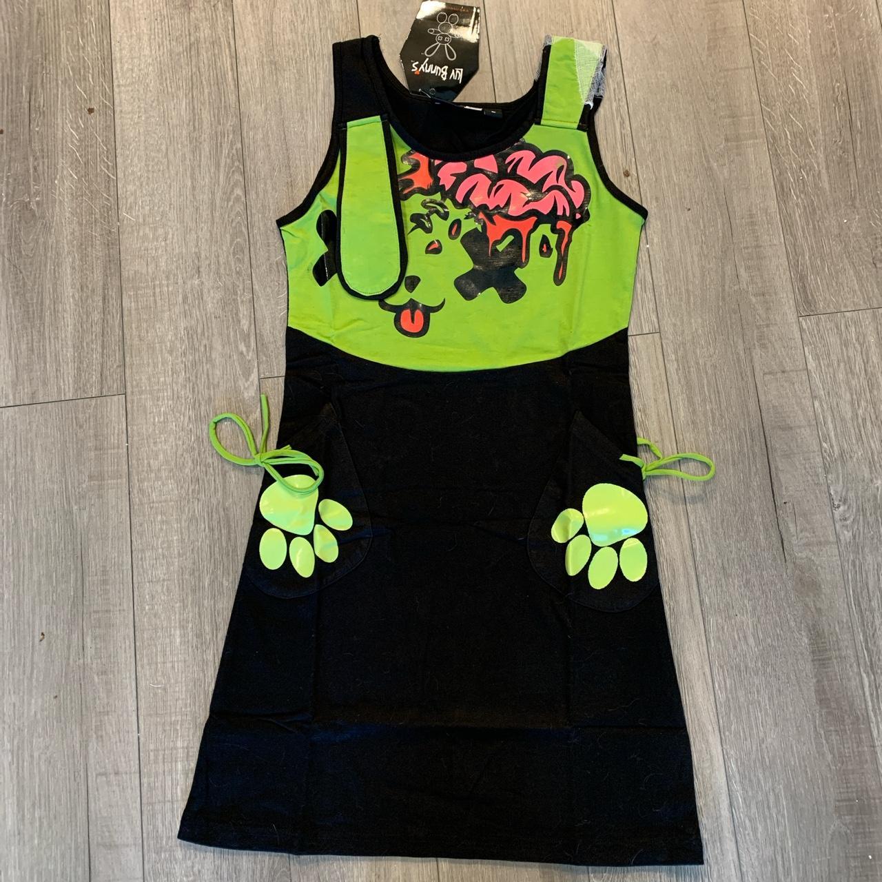 Hot Topic Women's Black and Green Dress | Depop