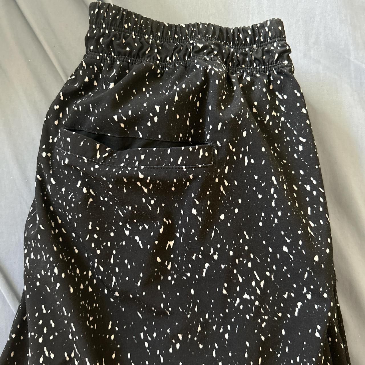 lululemon pants with one back pocket and two side... - Depop