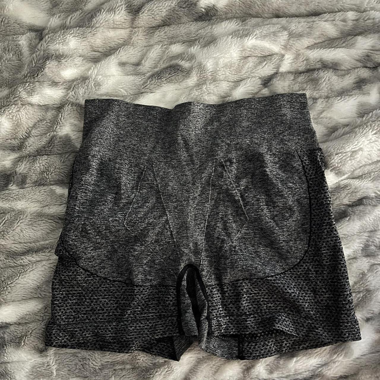 Grey biker shorts - size m, has a scrunch - Depop