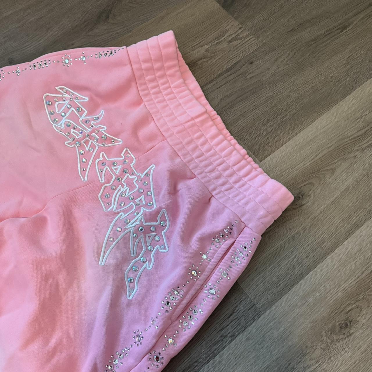 ozara sweatpants can fit a medium | Depop