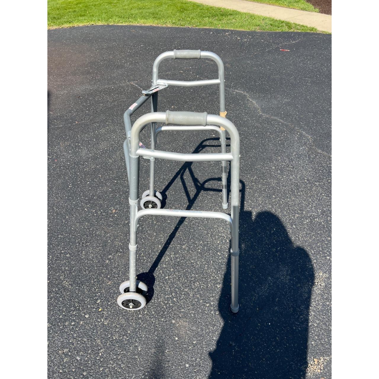 cardinal health walker with wheels max weight 500... - Depop