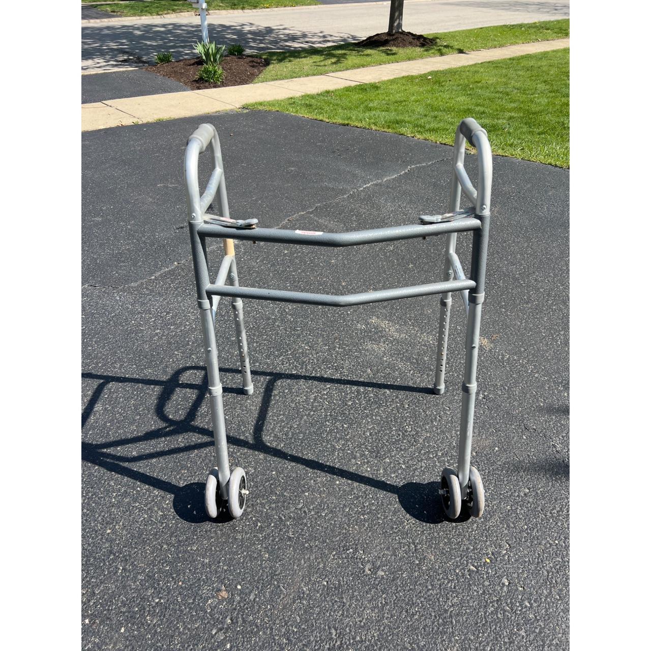 cardinal health walker with wheels max weight 500... - Depop